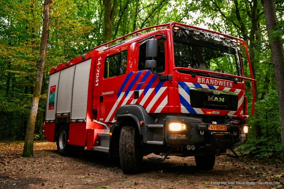 Brandweer snel ter plaatse bij bosbrandje - Gooischdagblad.nl